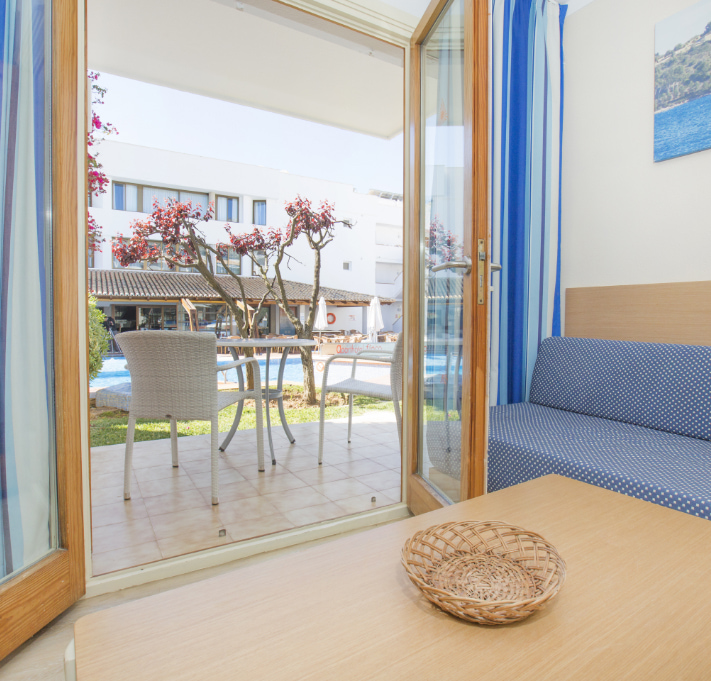 Flora Aparthotel | Our Apartments